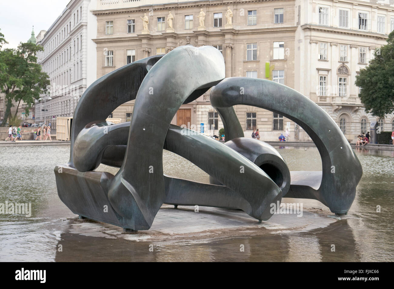 Modern bronze sculpture hi-res stock photography and images - Alamy