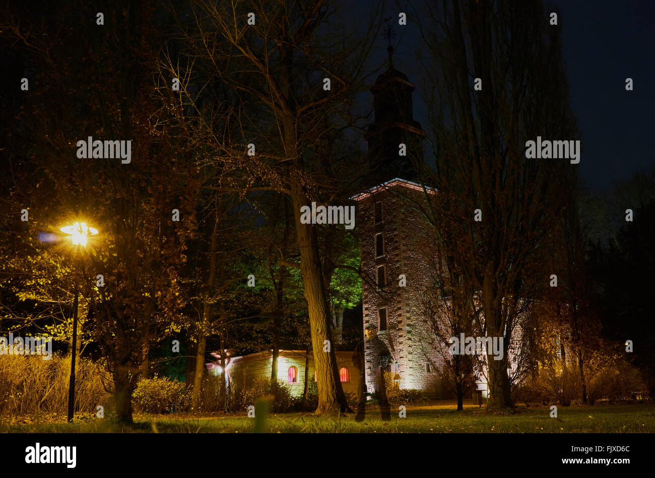 Church spooky exterior hi-res stock photography and images - Alamy