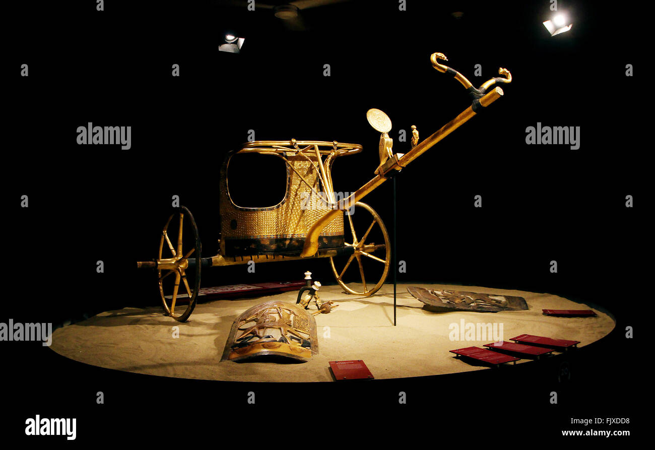 King tut chariot hi-res stock photography and images - Alamy
