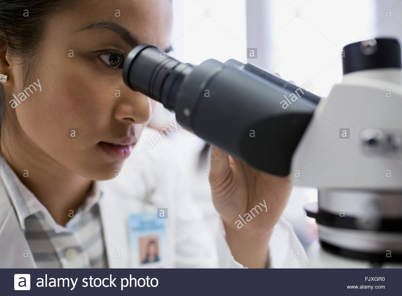 Viewing with microscope hi-res stock photography and images - Alamy