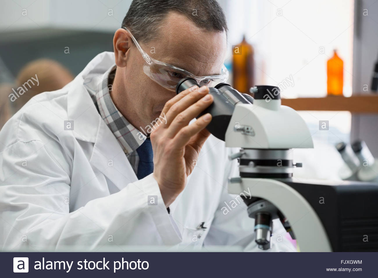 Microscope medical laboratory hi-res stock photography and images - Alamy