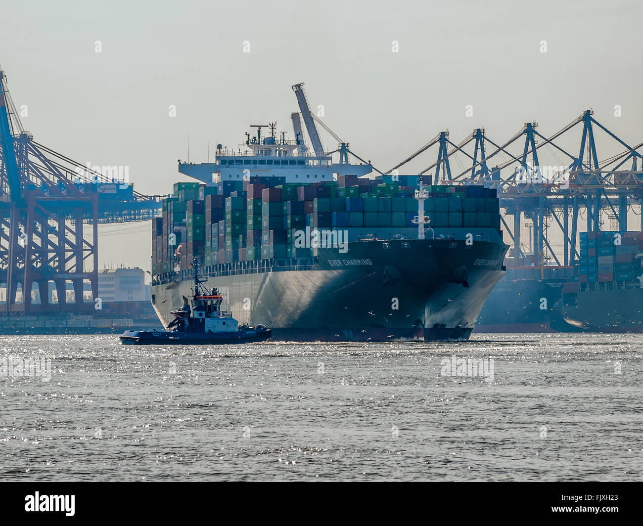 Shipping vessels in port hi-res stock photography and images - Alamy