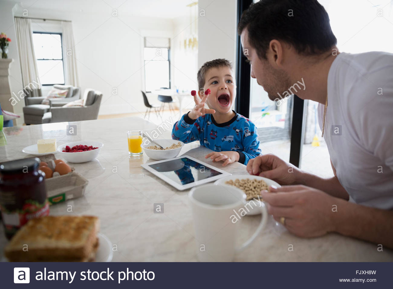Father son eating laughing hi-res stock photography and images - Alamy