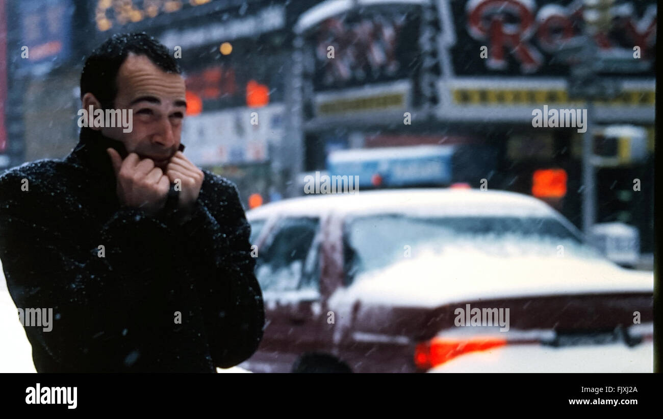 People shivering cold winter hi-res stock photography and images - Alamy