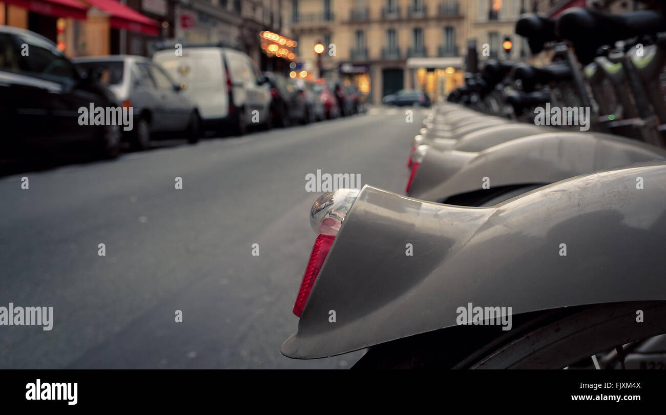 Cars on a row hi-res stock photography and images - Alamy