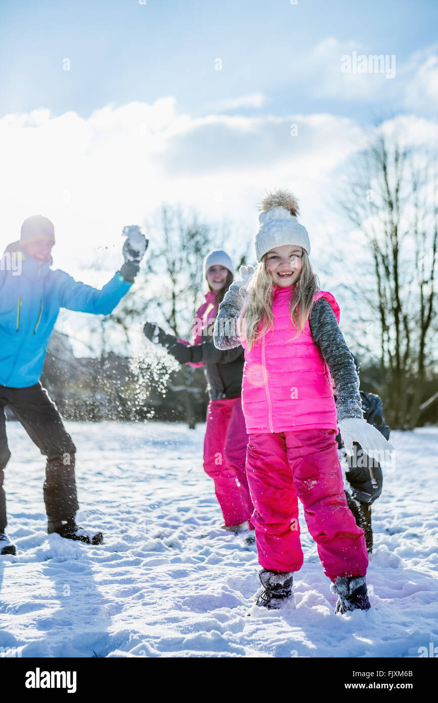 Snowball fight father daughter hi-res stock photography and images - Alamy