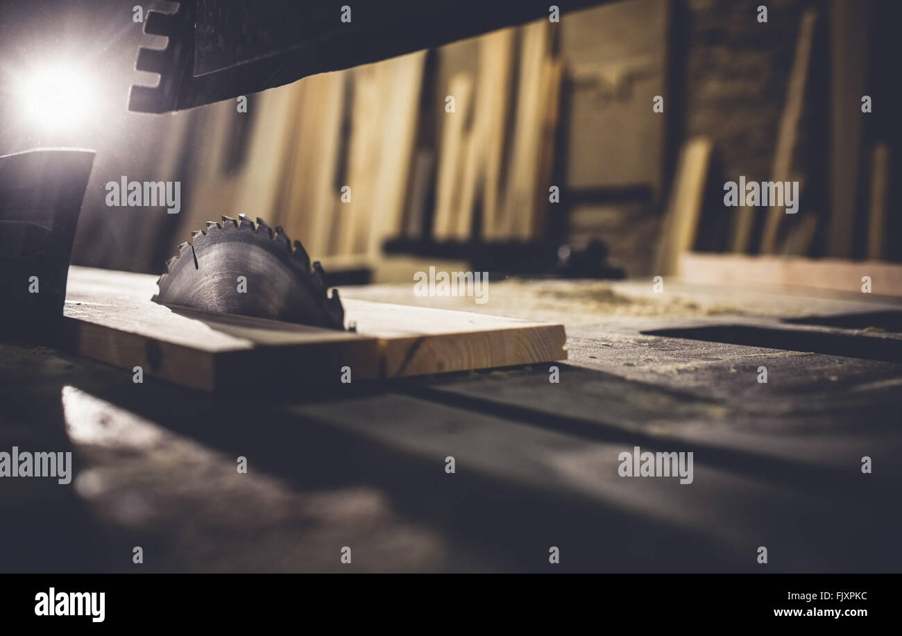 Saw sawing hi-res stock photography and images - Alamy