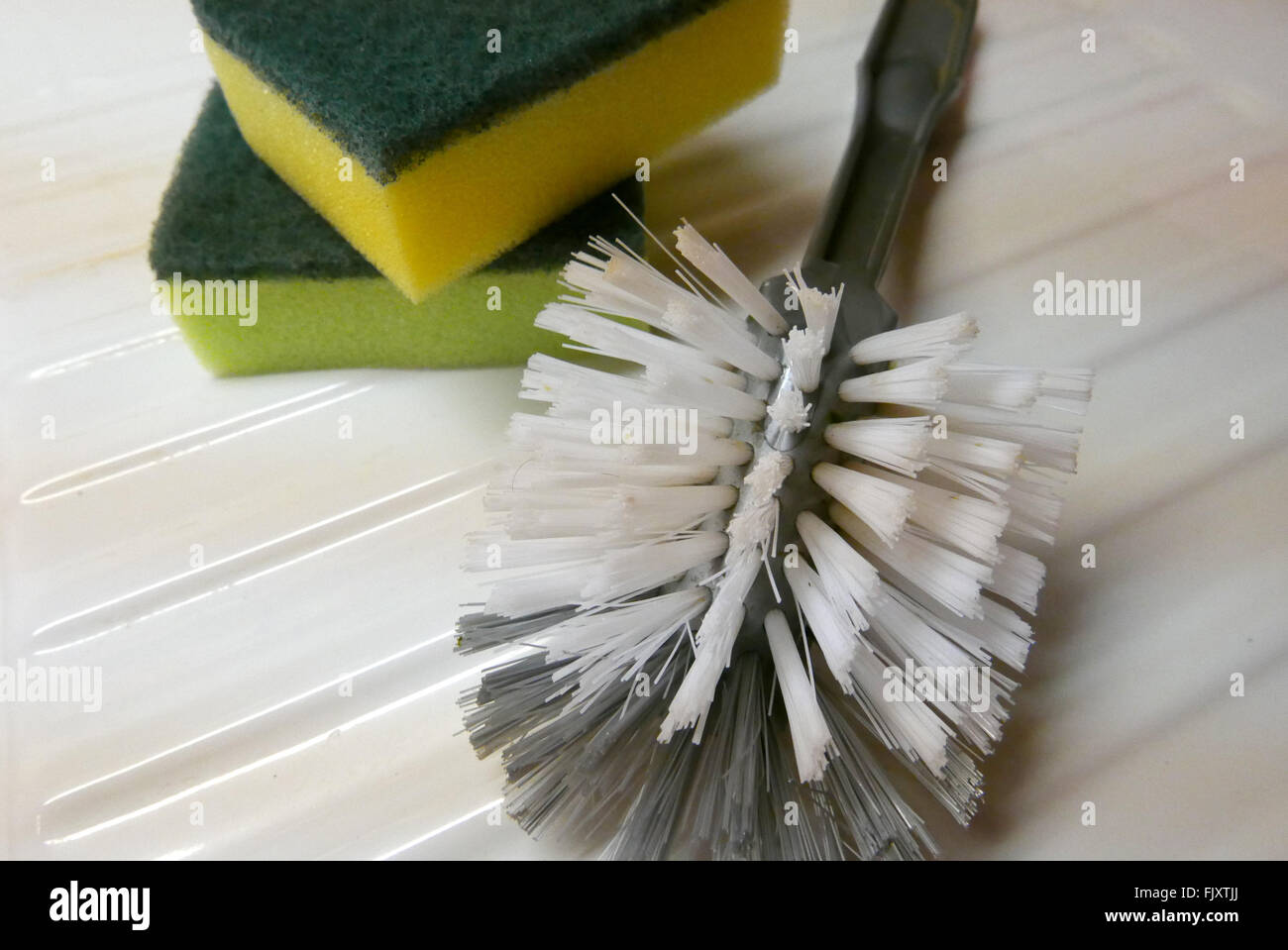 Sponge cleaning hi-res stock photography and images - Alamy