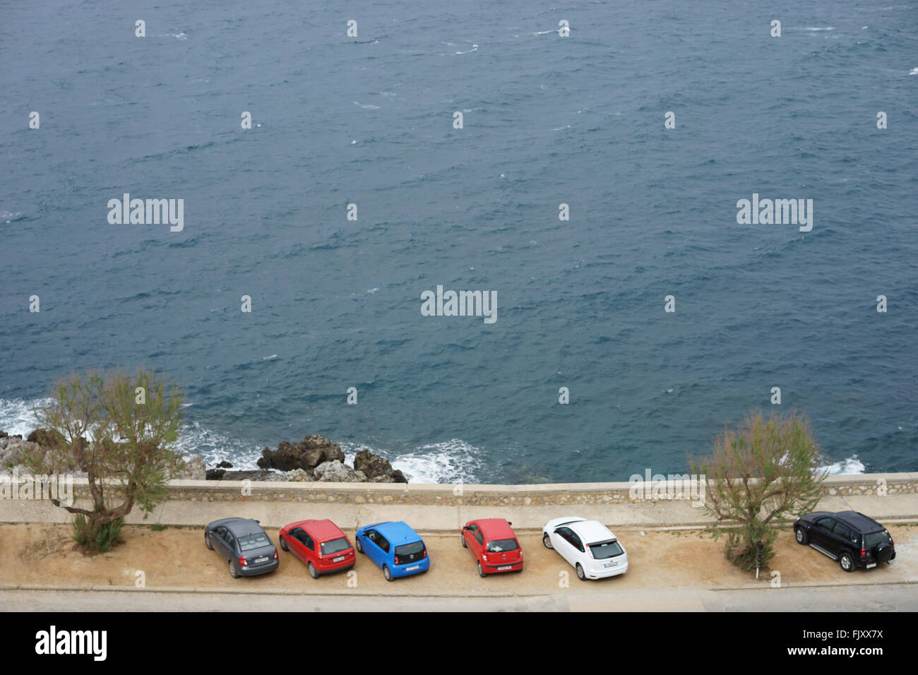 Car parked by sea hi-res stock photography and images - Alamy