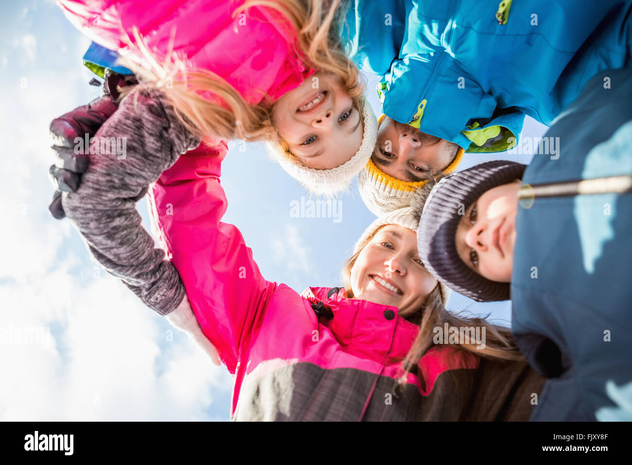 Children smiling in a circle hi-res stock photography and images - Alamy
