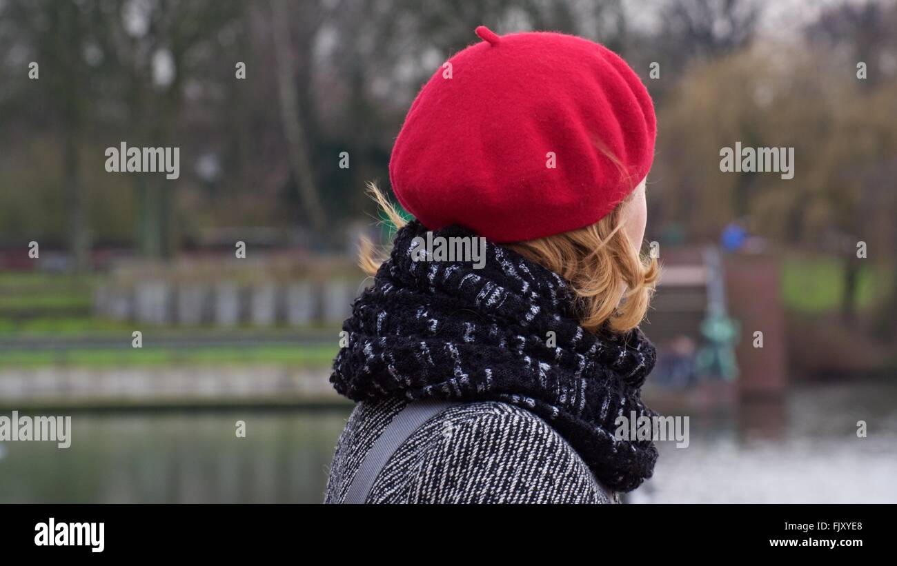 Woman beret hi-res stock photography and images - Alamy