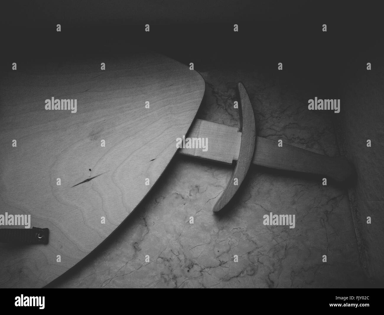 Sword shield hi-res stock photography and images - Alamy