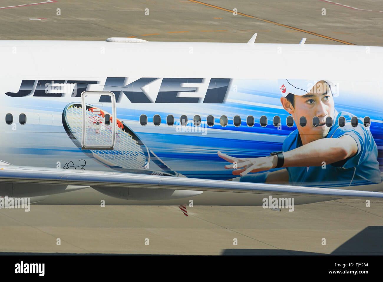 Japan Airlines (JAL) aircraft JET-KEI stands parked at Tokyo ...