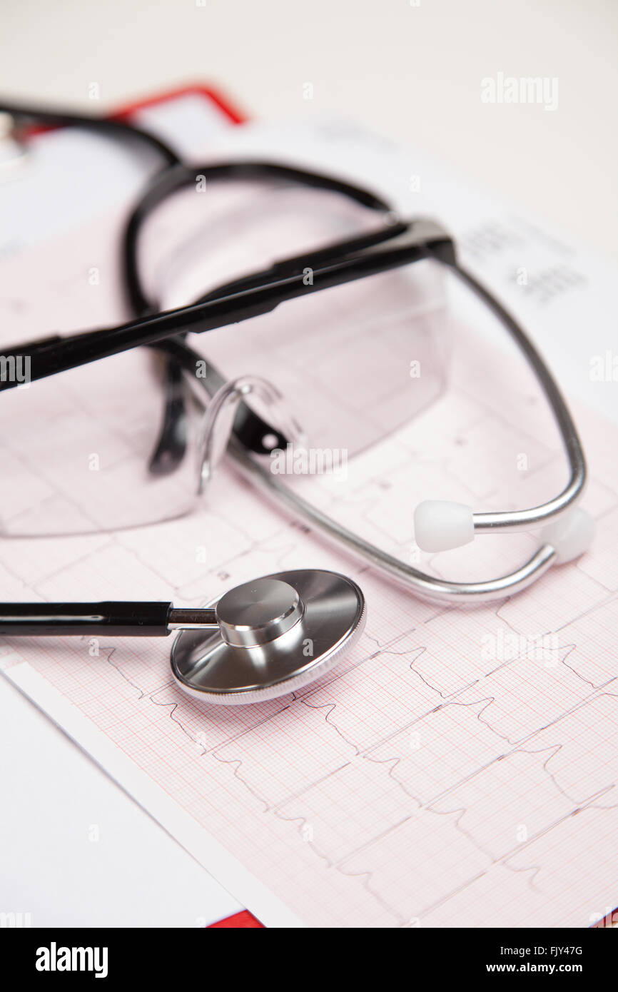 Medical report and cardiogram Stock Photo - Alamy