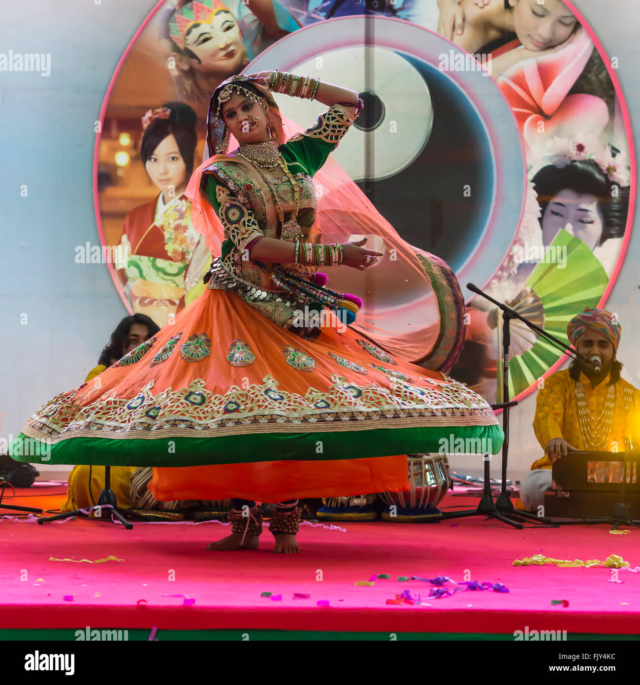 Indian folk dance,gypsies from Rajasthan at Oriental festival in Turin ...