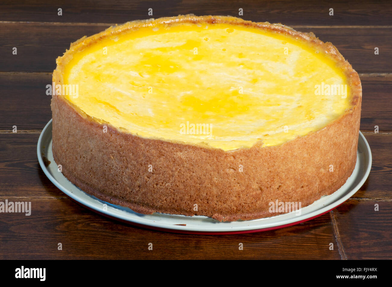 Round cheese cake side view over wooden background Stock Photo - Alamy