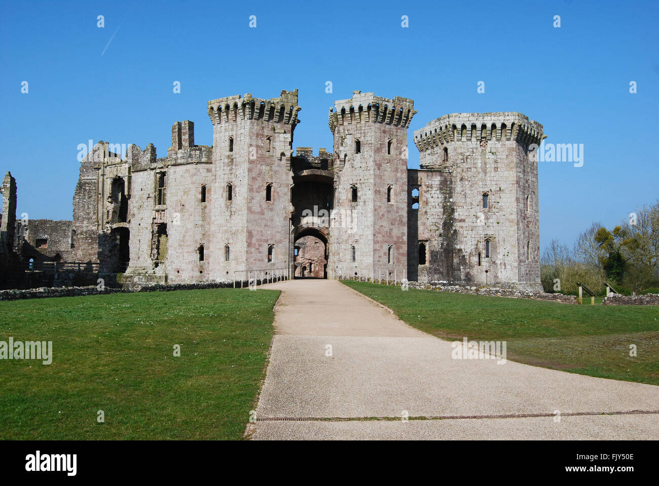 Raglan castle hi-res stock photography and images - Alamy