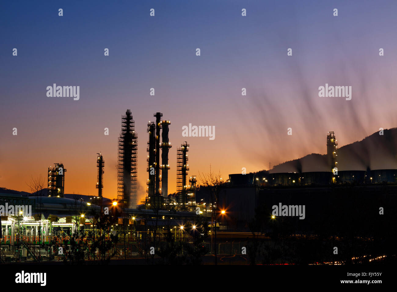 Petronor oil refinery. Muskiz, Viscay. Spain Stock Photo - Alamy