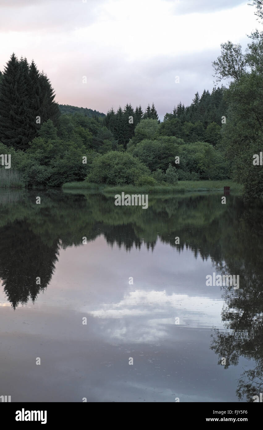 Old mill pond hi-res stock photography and images - Alamy