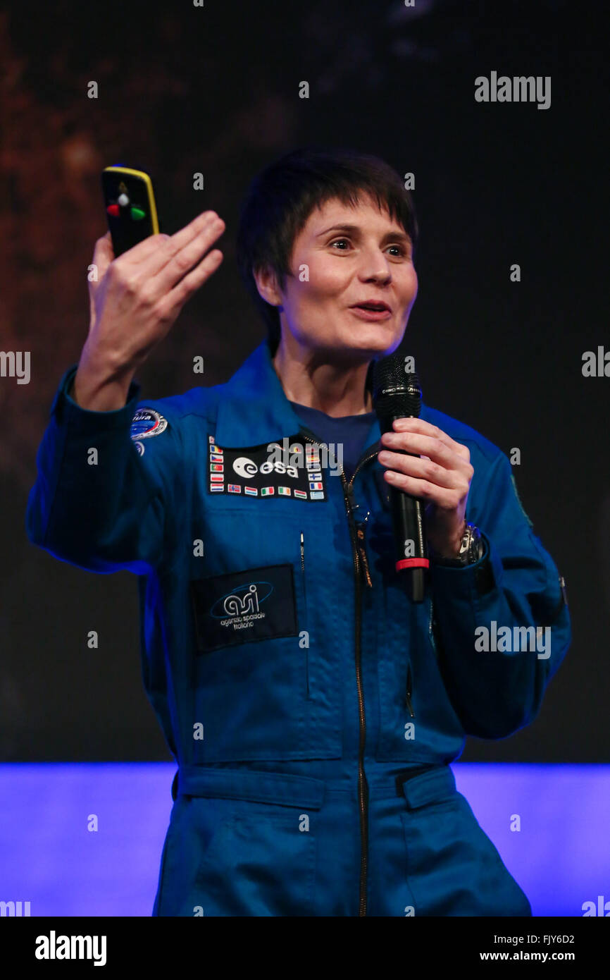 Astronaut samantha cristoforetti italian european hi-res stock ...