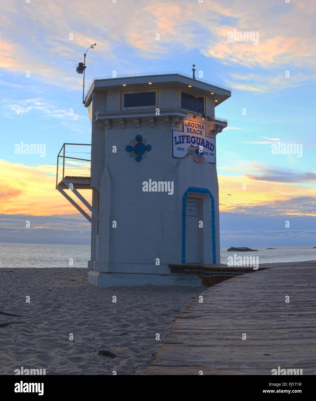 Lifeguard station sunset hi-res stock photography and images - Alamy