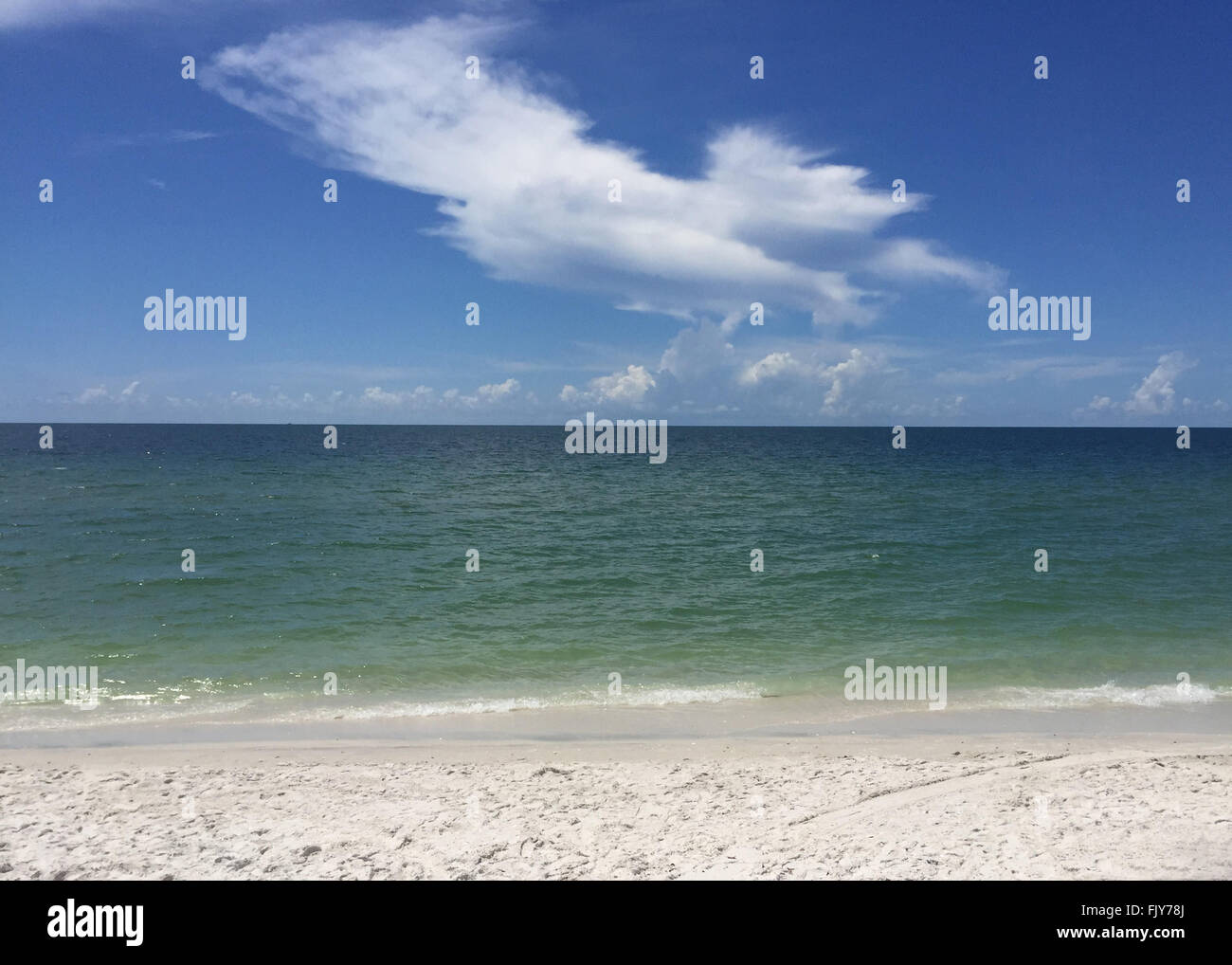White sandy beach in Naples, Florida Stock Photo - Alamy