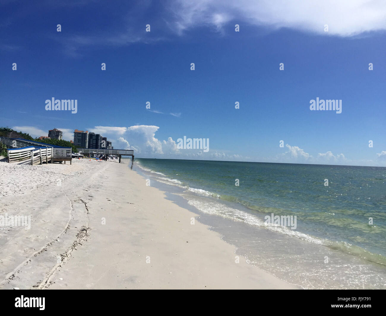 White sandy beach in Naples, Florida Stock Photo - Alamy
