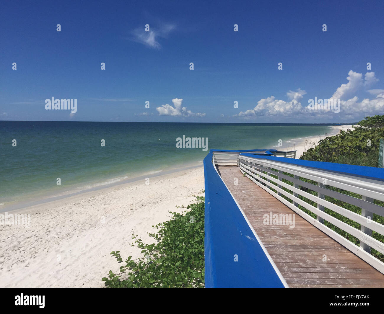 White sandy beach in Naples, Florida Stock Photo - Alamy