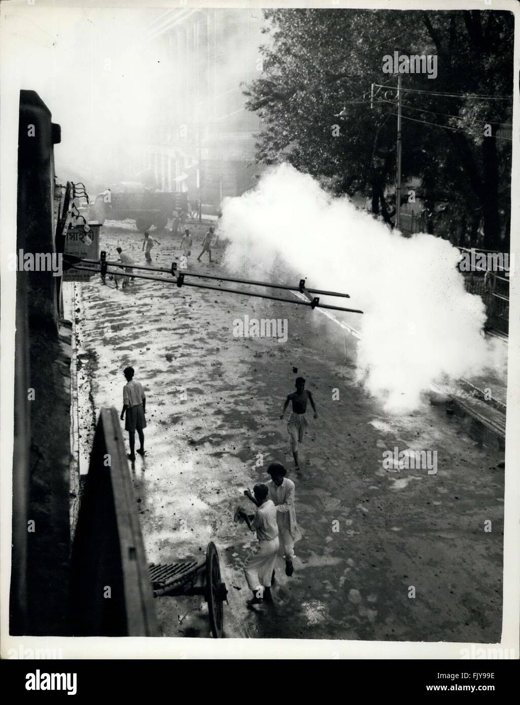 1952 - Dramatic Pictures of Rice Riots in Calcutta. Police and Indian ...