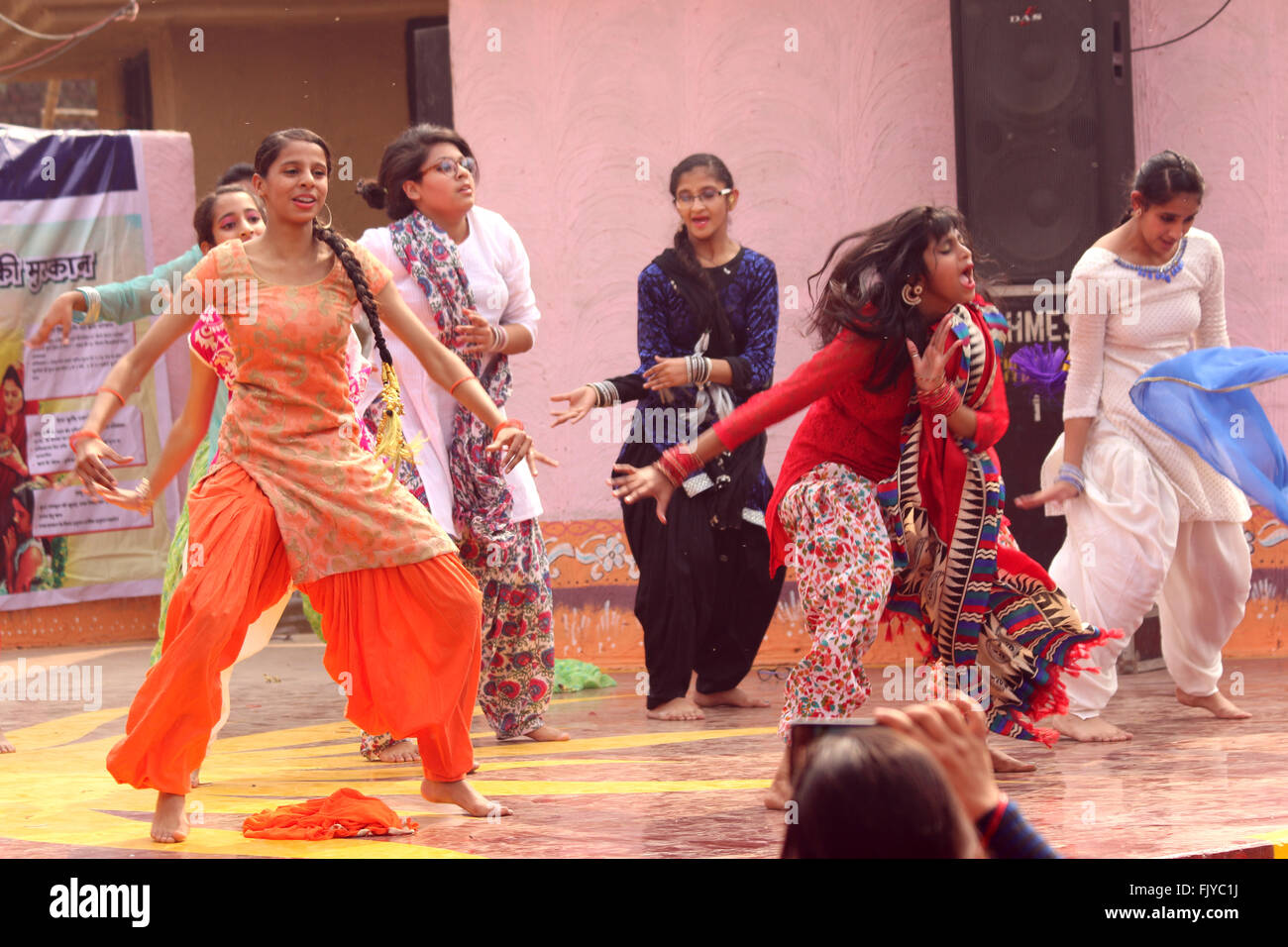 Indian teen girl dance stage hi-res stock photography and images - Alamy