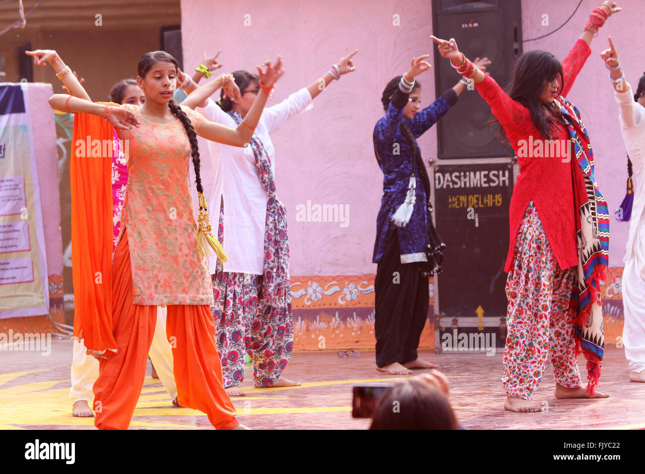 Indian teen girl dance stage hi-res stock photography and images - Alamy