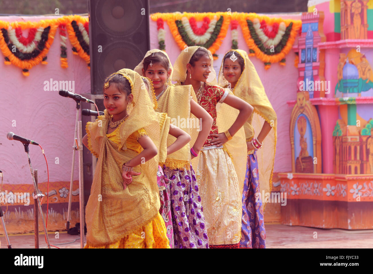 Indian teen girl dance stage hi-res stock photography and images - Alamy