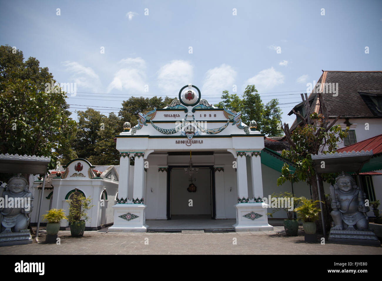 Temple facade art hi-res stock photography and images - Alamy