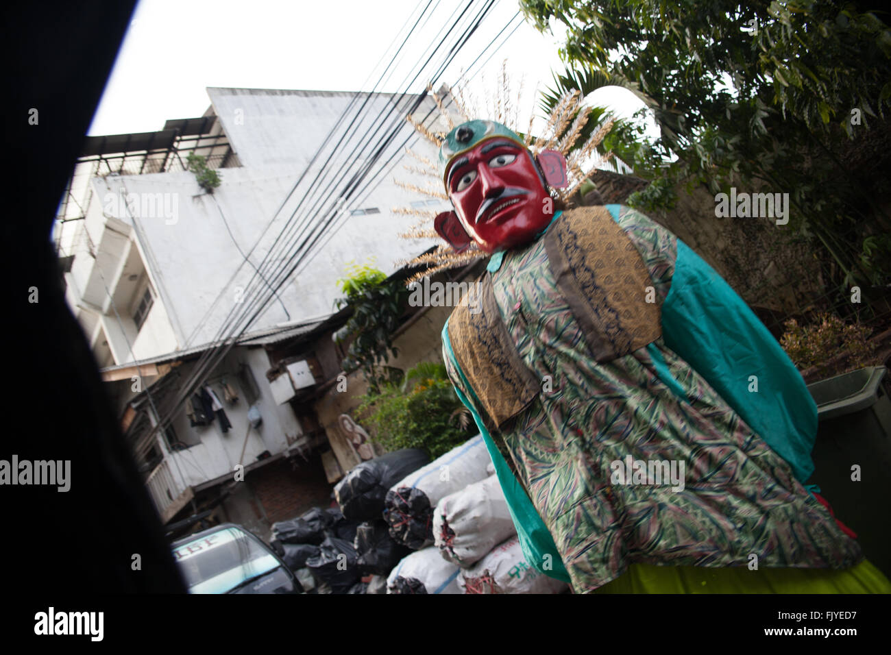 Human connection sculpture hi-res stock photography and images - Alamy