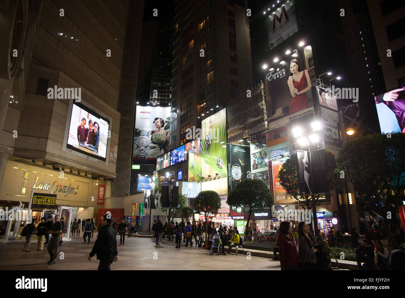 Outside Shopping Mall High Resolution Stock Photography and Images - Alamy