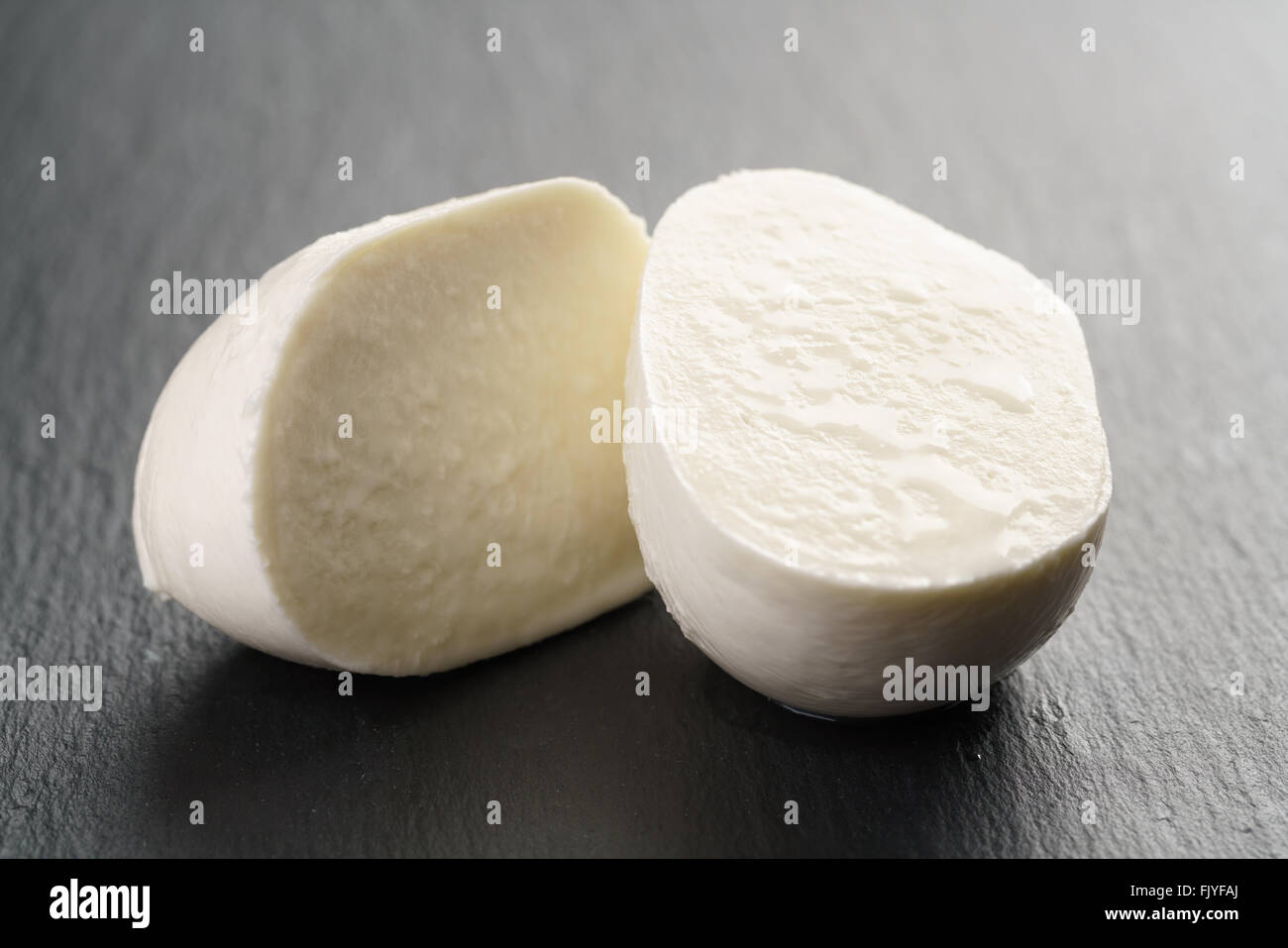 Fresh mozarella hi-res stock photography and images - Alamy