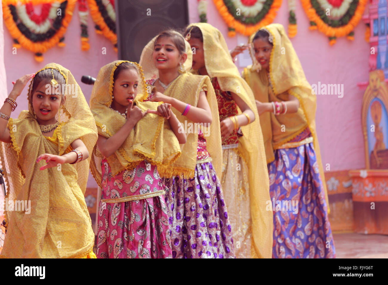 Indian teen girl dance stage hi-res stock photography and images - Alamy