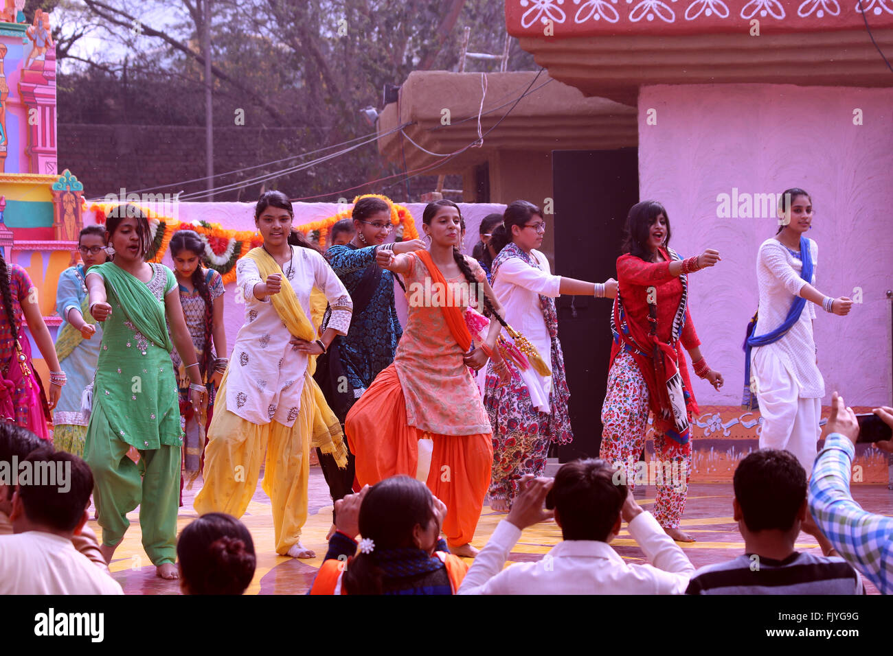 Indian teen girl dance stage hi-res stock photography and images - Alamy