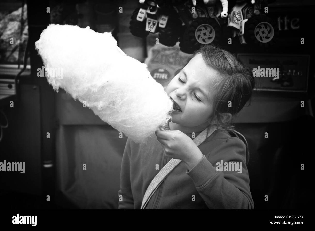 Child eating candy hi-res stock photography and images - Alamy
