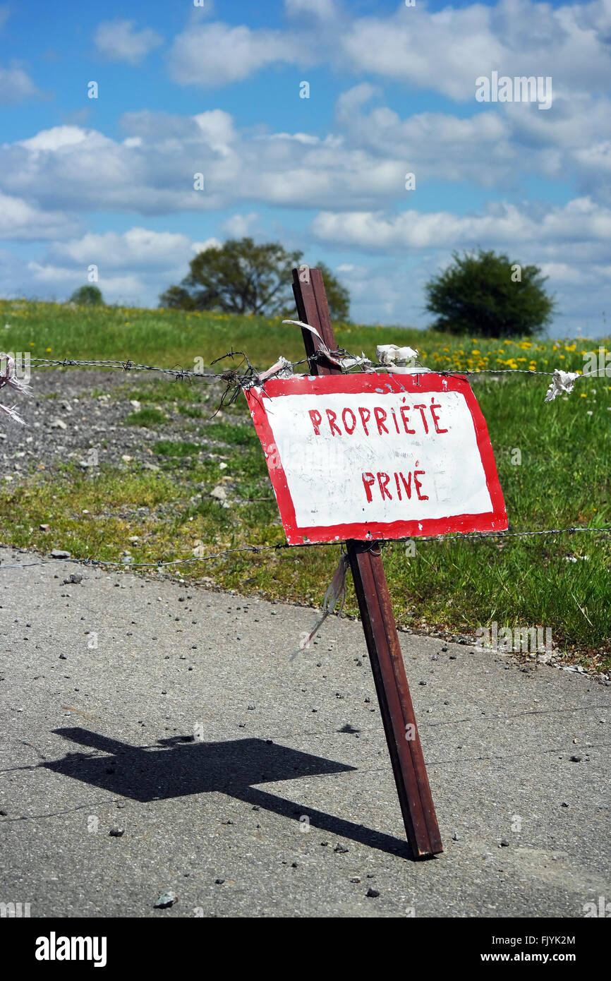 Signboard private property hi-res stock photography and images - Alamy