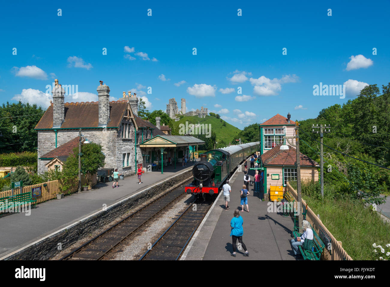 Corfe castle railway station hi-res stock photography and images - Alamy
