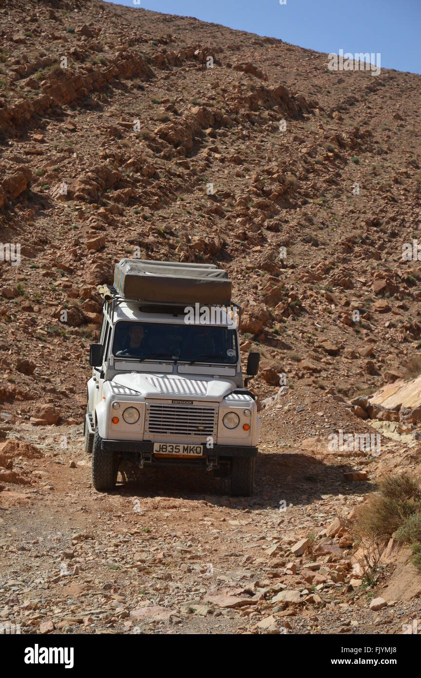 Land rover defender roof tent hi-res stock photography and images - Alamy