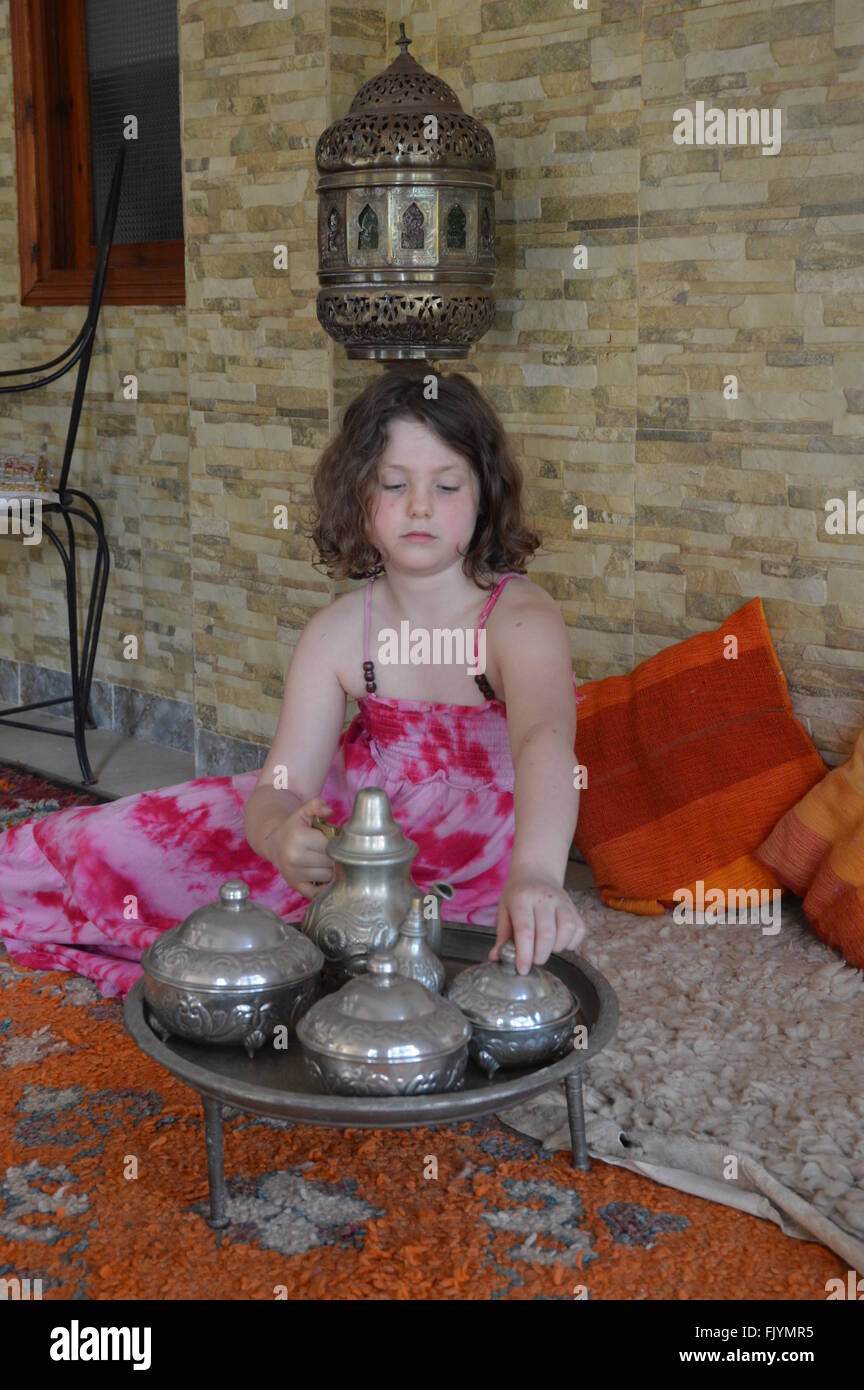 Morrocan mint tea drinking Stock Photo - Alamy