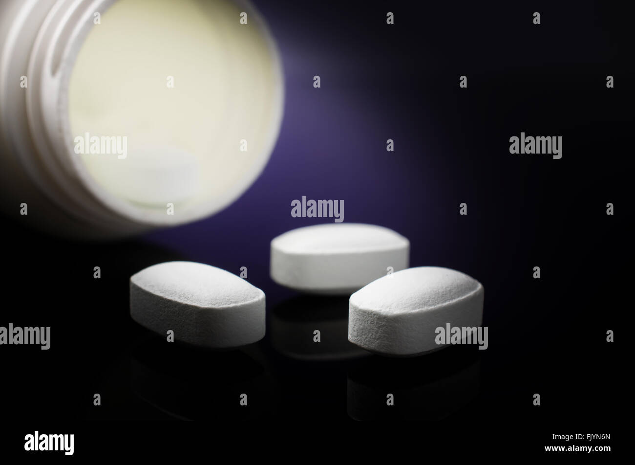 Closeup of medicine tablets Stock Photo - Alamy