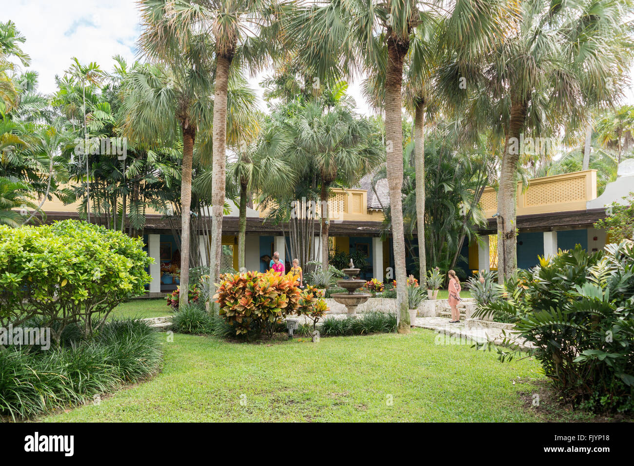 Bonnet house hi-res stock photography and images - Alamy