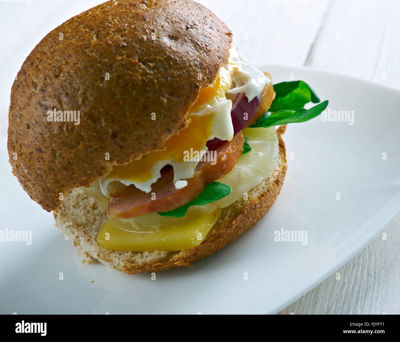 Aussie Burger Australians burgers are cooking, BBQ the bacon and ...