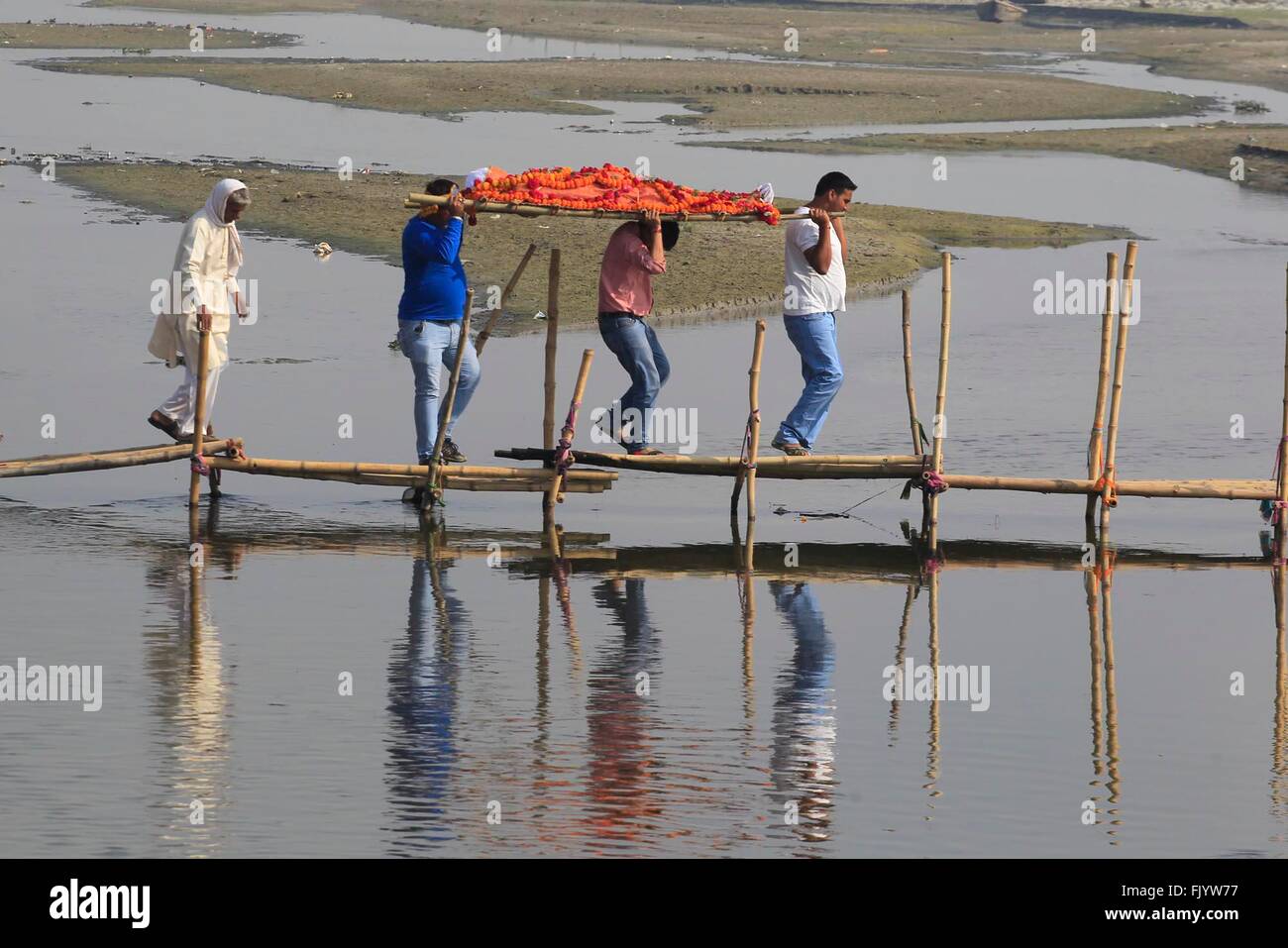 Carrying a dead body hi-res stock photography and images - Alamy