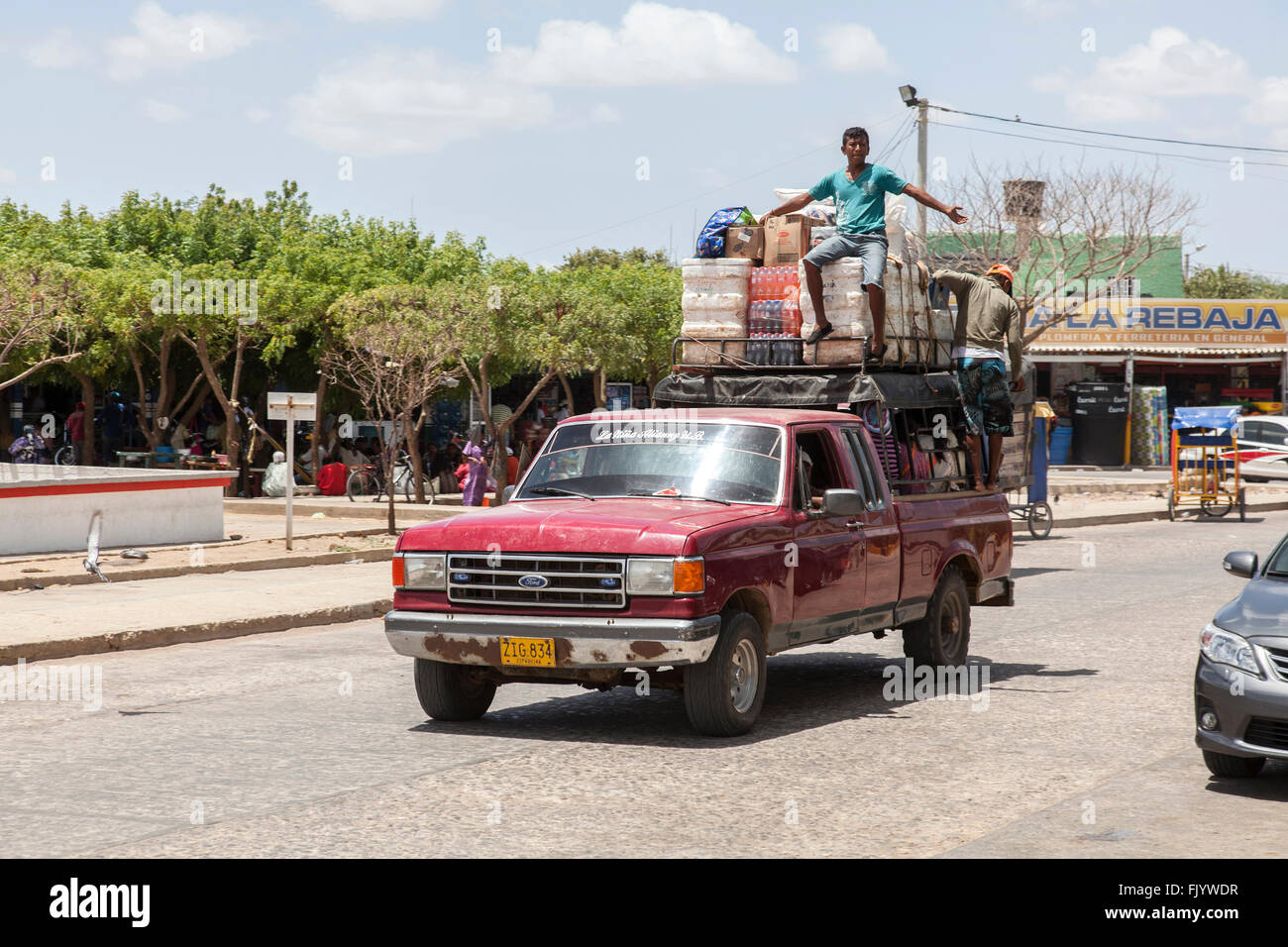 Pickup truck transporting goods in hi-res stock photography and images ...