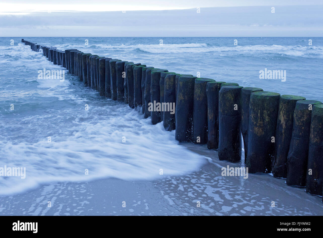 Groin water waves beach poles hi-res stock photography and images - Alamy