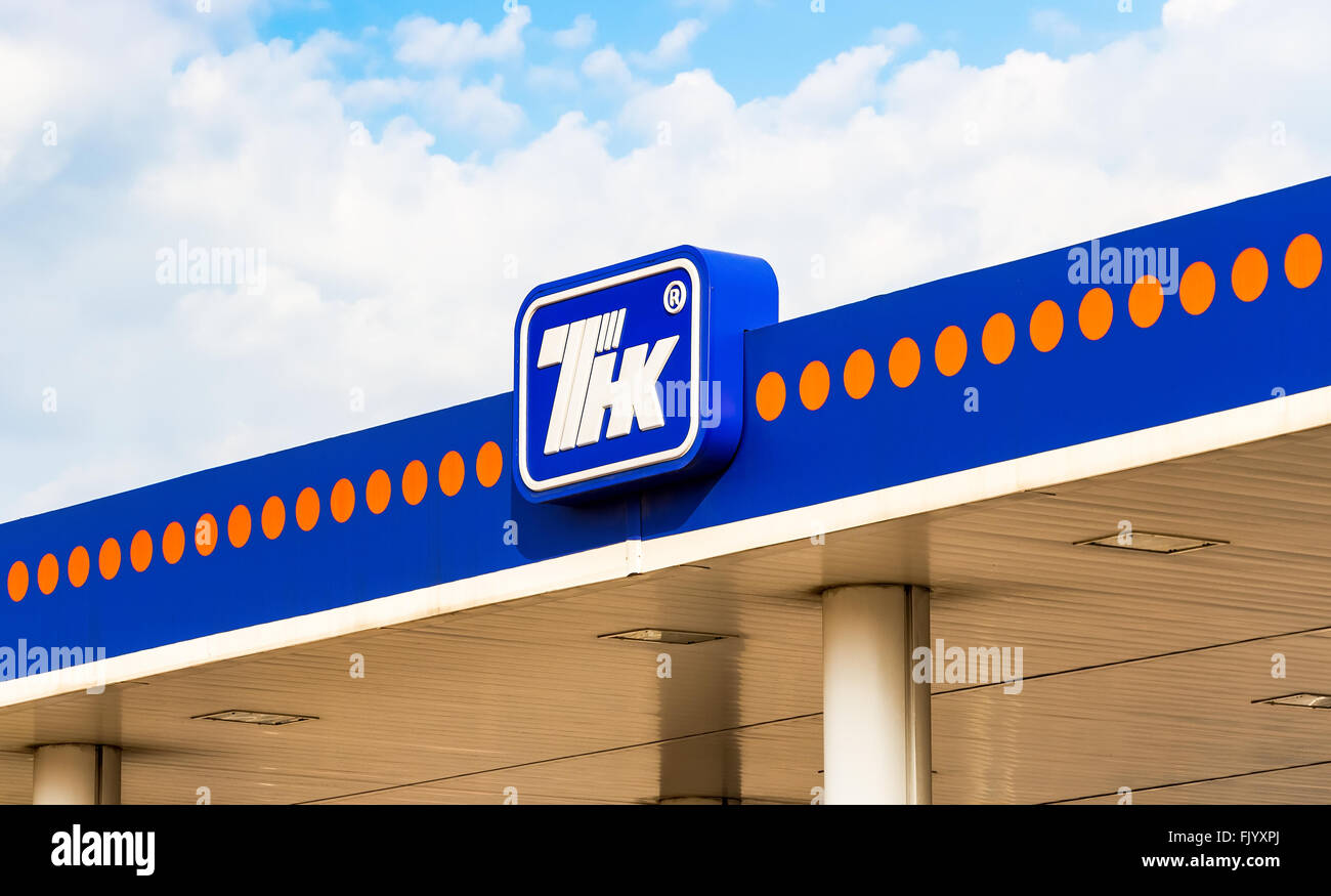 The emblem of the oil company TNK on the gas station Stock Photo - Alamy